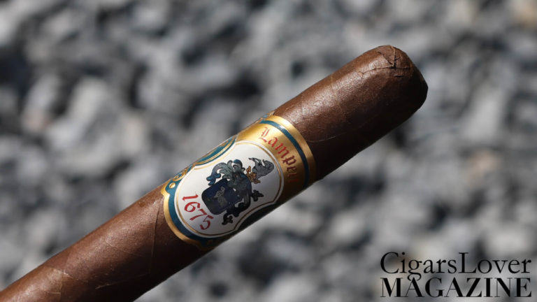 Lampert 1675 Edición Azul Robusto - CigarsLover Magazine